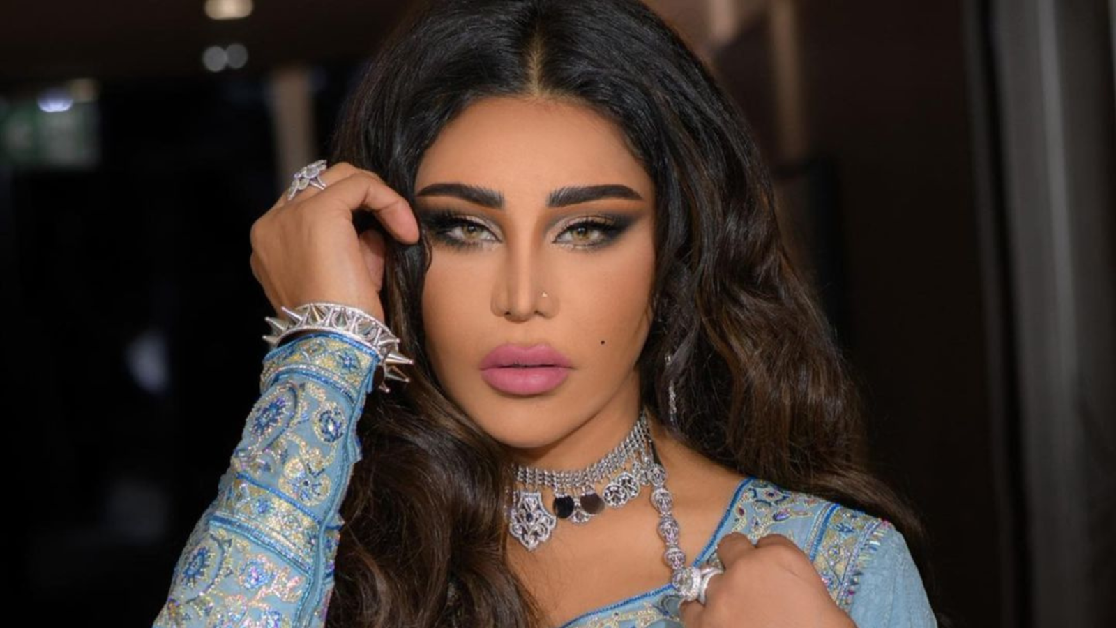 Ahlam wears a wig made of diamonds | Al Bawaba